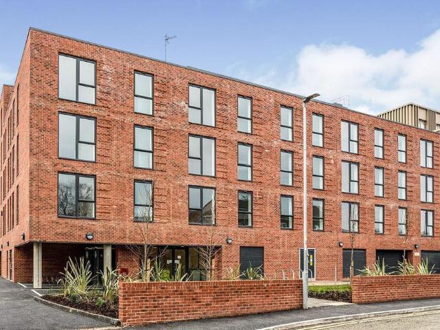 Trafford Street, Chester CH1 2 bed apartment to rent £1,000 pcm £231 pw