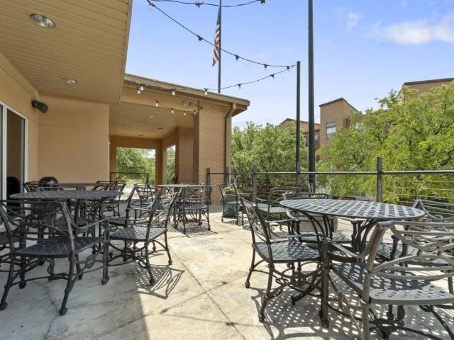 Trails of White Rock 1 Bedroom Apartment for Rent at 1121 Beachview St, Dallas, TX 75218