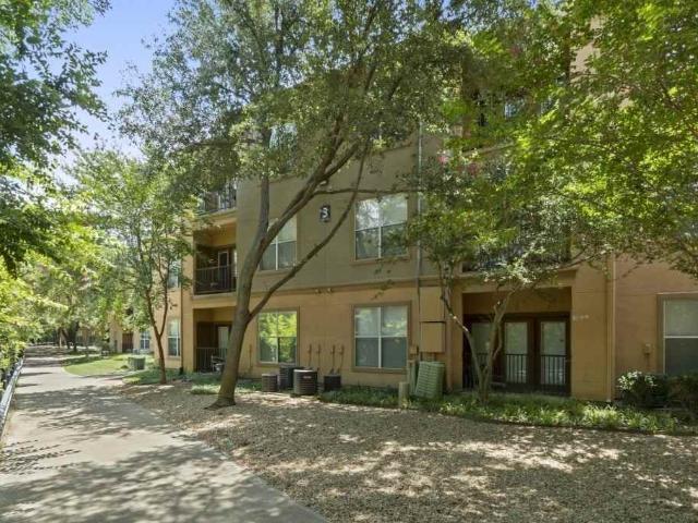 Trails of White Rock 2 Bedroom Apartment for Rent at 1121 Beachview St, Dallas, TX 75218