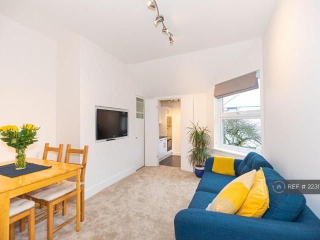 Tranmere Road, London, SW18 2 bed flat to rent £2,600 pcm £600 pw