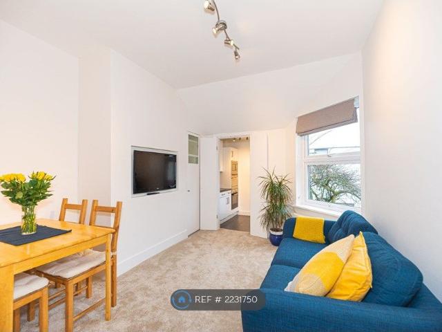 Tranmere Road, London SW18, 2 bed flat to rent, £2,600 pcm | PrimeLocation