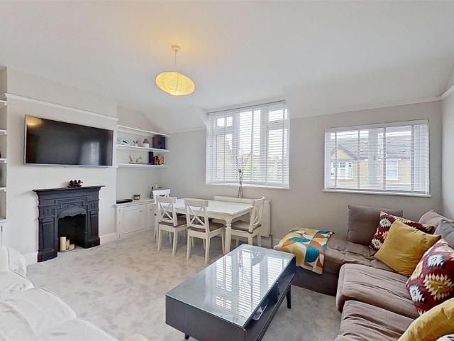 Tranmere Road, London SW18, 3 bed flat to rent, £3,500 pcm | PrimeLocation