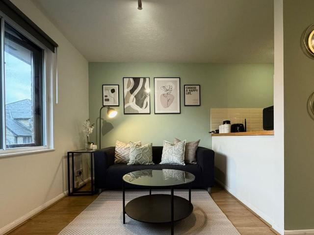 Transom Street, Docklands E14, 1 bed flat to rent, £2,401 pcm | PrimeLocation