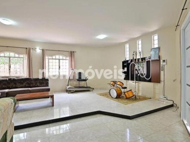 Transforme essa casa de 3 suítes na sua nova histórias