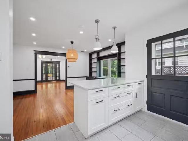 Transitional, Twin/Semi detached HAVERTOWN, PA 1421 Delmont.