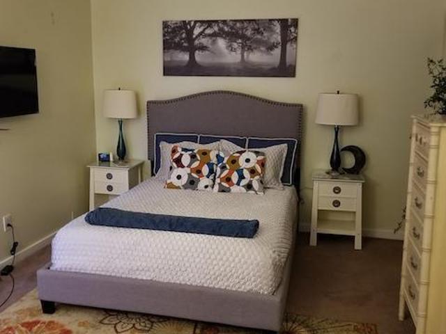 !Tranquil Townhouse in Stone Mountain with lots of amenities!