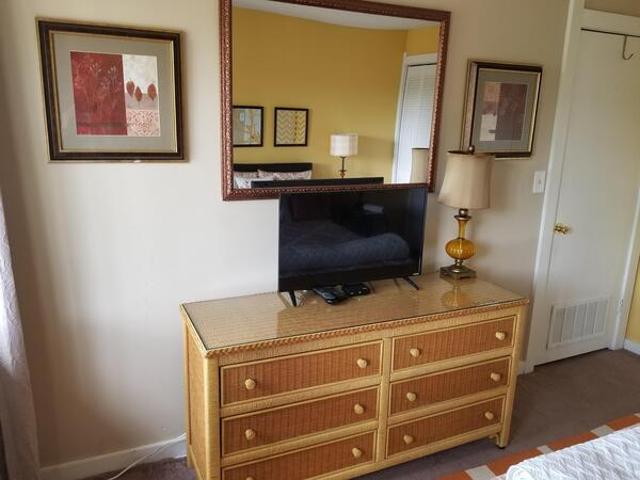 !Tranquil Townhouse in Stone Mountain with lots of amenities!