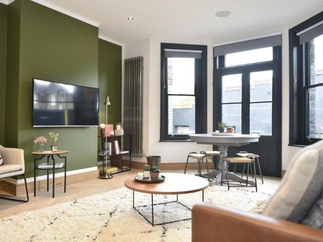 Tranquil Vale London SE3 2 bed flat to rent £3,500 pcm £808 pw
