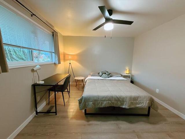 Tranquil North Tacoma Retreat Modern Kitchen and Rooms On a Quiet Street