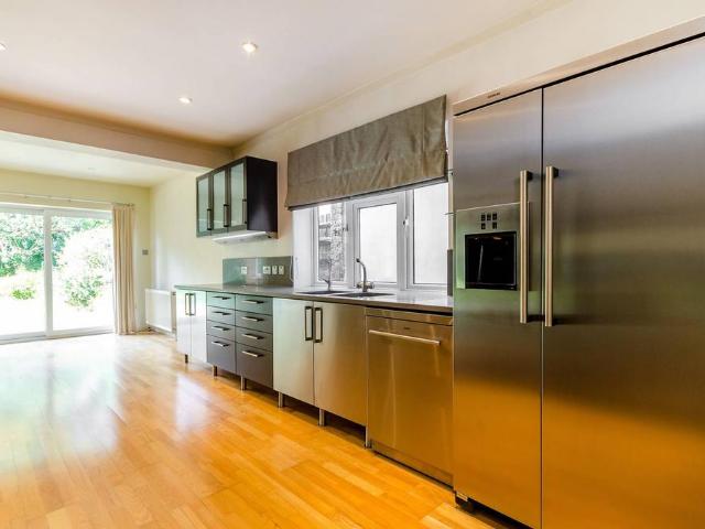 Traps Lane, Coombe, New Malden, KT3 6 bed detached house to rent £6,000 pcm £1,385 pw