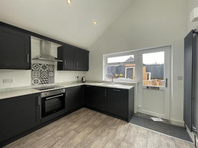 Trevelyan Road, West Bridgford. 3 bed maisonette to rent £1,750 pcm £404 pw