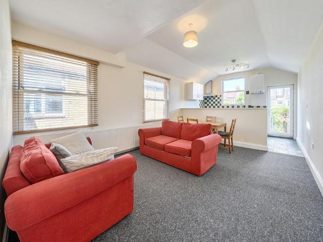 Trevelyan Road, London SW17 3 bed maisonette to rent £3,000 pcm £692 pw