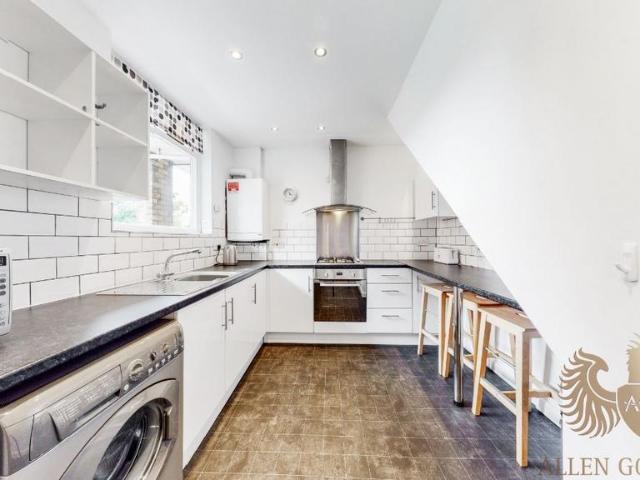 Treves House, Vallance Road, London 4 bed maisonette to rent £3,700 pcm £854 pw