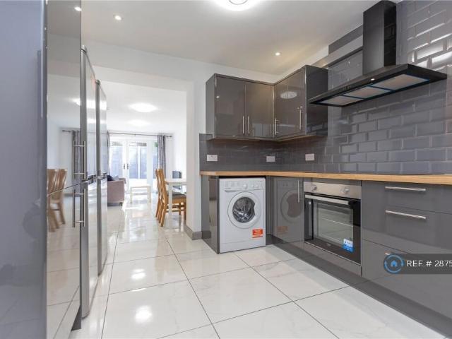Trevisa Grove, Bristol, BS10 6 bed semi detached house to rent £3,200 pcm £738 pw