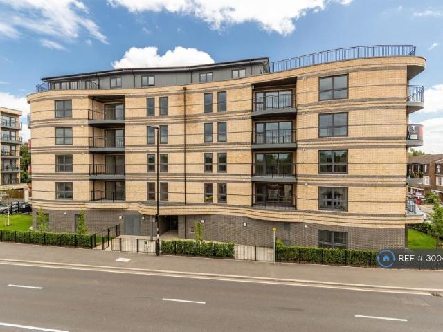 Trevithick, Slough, SL1 2 bed flat to rent £1,845 pcm £426 pw