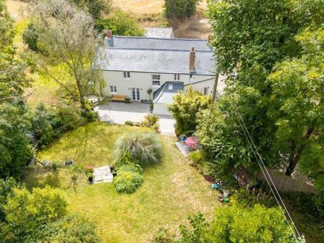 Tredannick Farmhouse, Sladesbridge, 4 Bedroom Detached