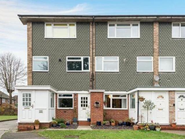 Tredenham Close, Farnborough, 2 Bedroom Maisonette