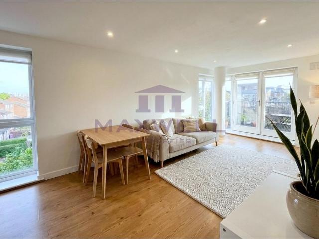 Tredegar Road, London E3 1 bed flat to rent £1,850 pcm £427 pw