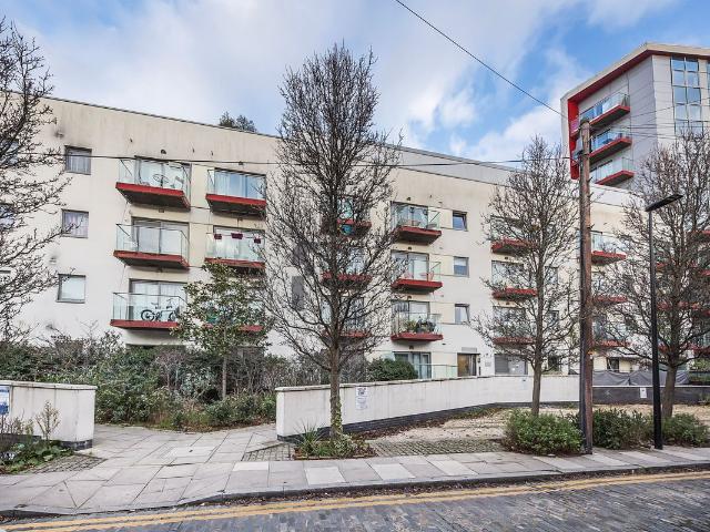 Tredegar Road, London E3, 3 bed flat to rent, £2,950 pcm | PrimeLocation