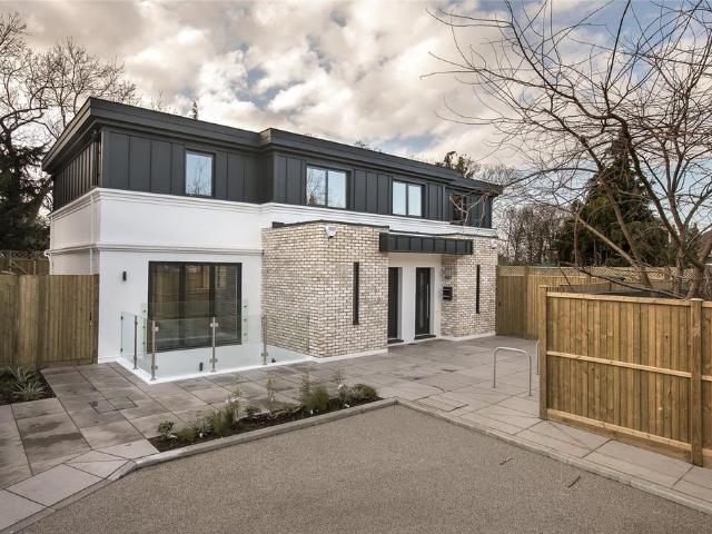 Treebank Gardens, Hanwell, Ealing, W7 4 bed semi detached house to rent £4,000 pcm £923 pw