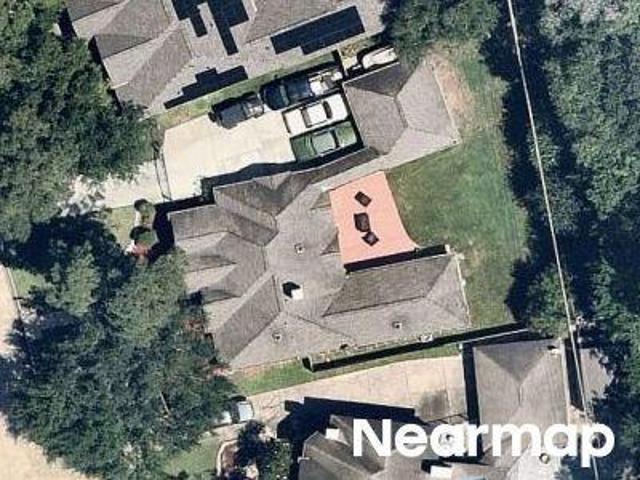 Treetop Ln