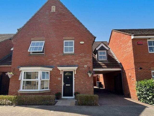 Trefoil Drive, Bicester, OX26 4 bed property to rent £2,250 pcm £519 pw