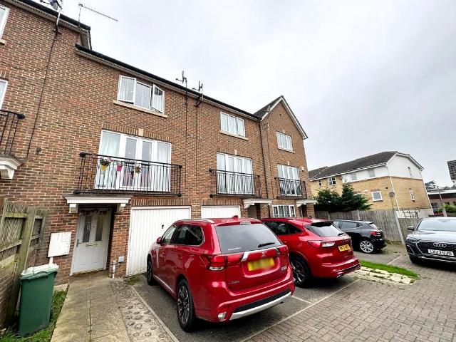 Tregony Road, Orpington, BR6 3 bed townhouse to rent £2,300 pcm £531 pw