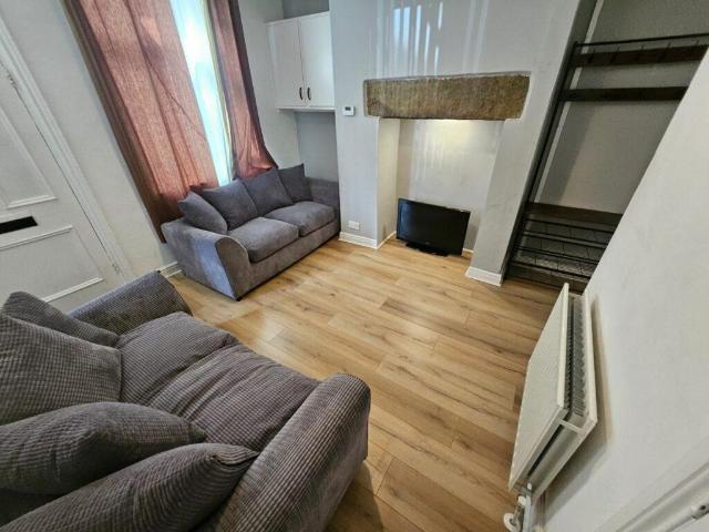 Trelawn Avenue, Headingley, Leeds. 4 bed terraced house to rent £1,508 pcm £348 pw