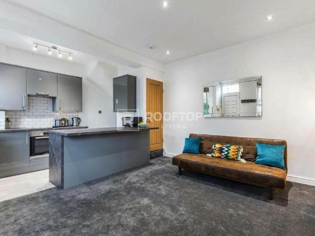 Trelawn Place, Leeds LS6 5 bed house to rent £2,968 pcm £685 pw