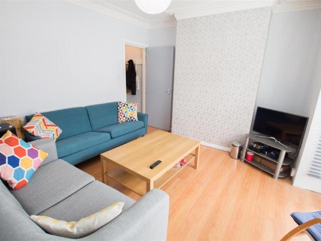 Trelawn Terrace, Leeds, LS6 3JN 4 bed terraced house to rent £2,271 pcm £524 pw