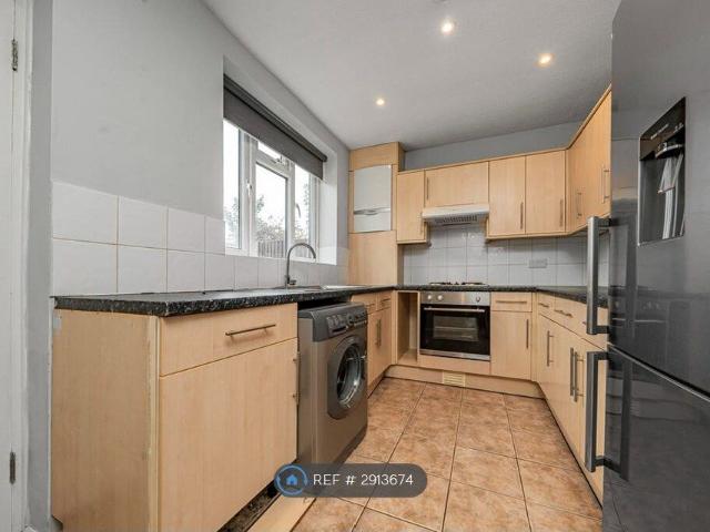 Trelawney Avenue, Slough SL3, 2 bed terraced house to rent, £1,700 pcm | PrimeLocation