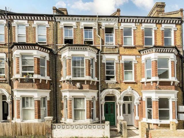 Tremadoc Road, London SW4 2 bed flat to rent £2,800 pcm £646 pw