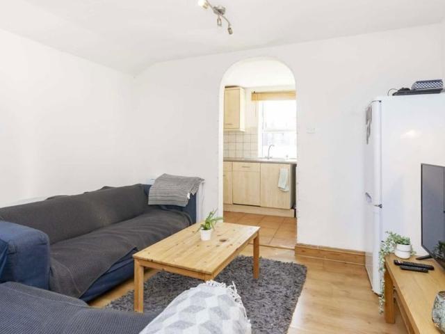 Tremadoc Road, SW4, London