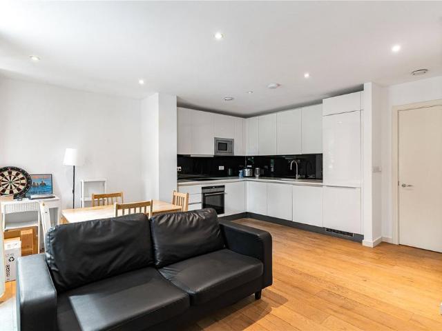 Trematon Building, 1 Trematon Walk. 2 bed apartment to rent £3,500 pcm £808 pw