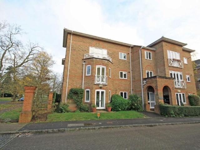 Trematon Place, Teddington TW11 1 bed flat to rent £1,775 pcm £410 pw