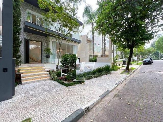 Tremembé Casa em Condomínio à venda possui 440 m² com 4 suítes 6 vagas e piscina