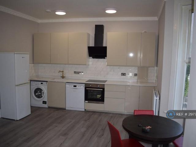 Tremlett Grove, London, N19 2 bed flat to rent £2,400 pcm £554 pw
