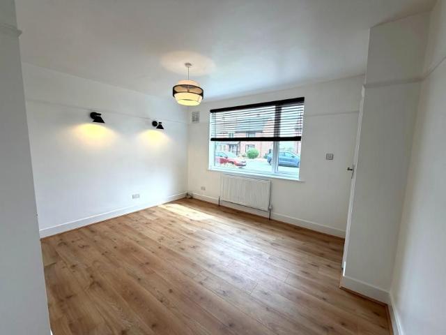 Trenchard Close, Newton, NG13