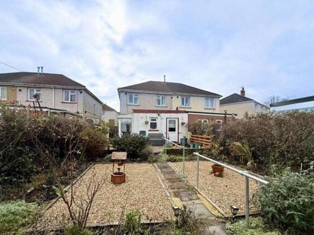 Trenant, Hirwaun, 3 Bedroom Semi detached