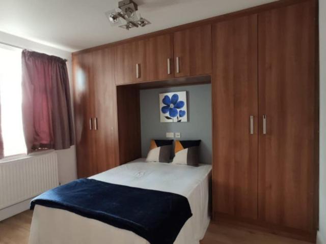 Trendy double bedroom near Butler's Green Has a Room