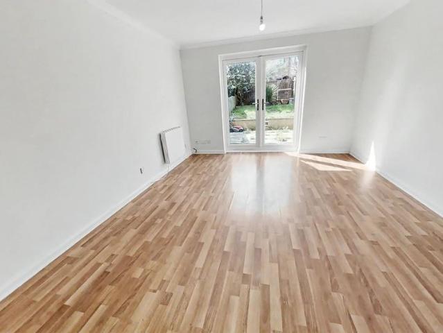 Trentishoe Crescent, Furzton, Milton Keynes, MK4