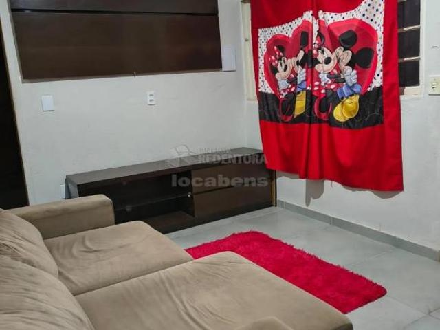 Três casas com entradas independentes no Bairro Nova Esperança