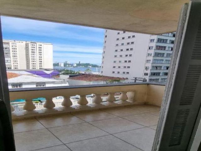 Três dormitórios de frente, bem amplo. com vista ao mar, pra