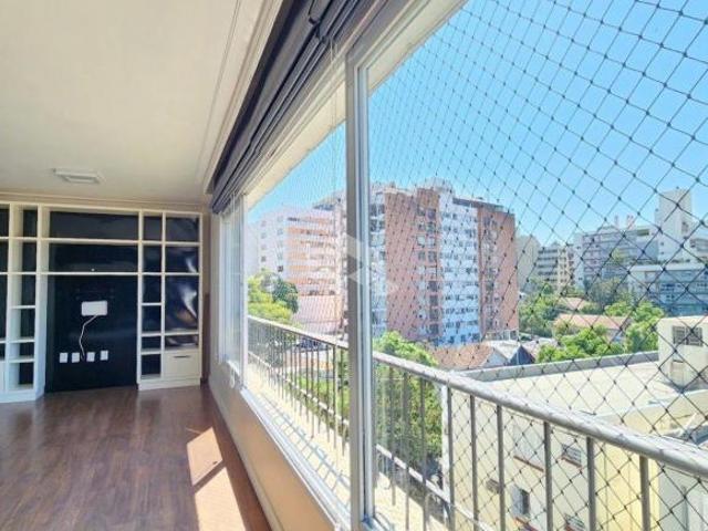 TRES DORMITÓRIOS DESOCUPADO, EM ÚLTIMO ANDAR, COM SACADA ABERTA E VISTA INCRÍVEL NO BOM FIM