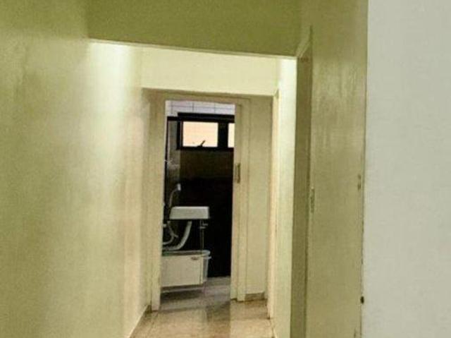 Três dormitórios, elevador e garagem fechada. Cond. baixo