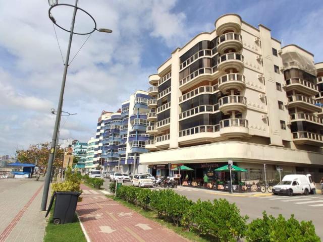 TRES DORMITORIOS EM PRÉDIO FRENTE MAR