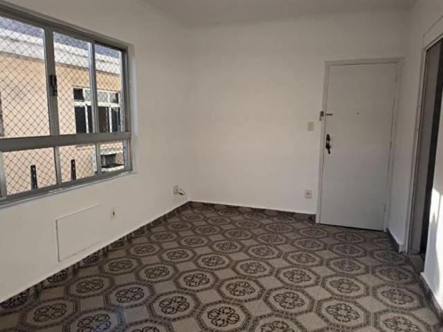 Três dormitórios, garagem fechada, portão exclusivo. Frente