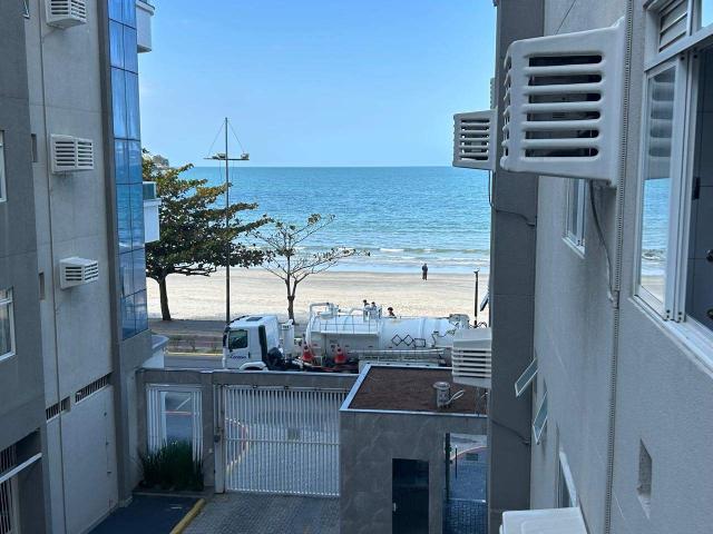 TRES DORMITÓRIOS PRÉDIO FRENTE AO MAR