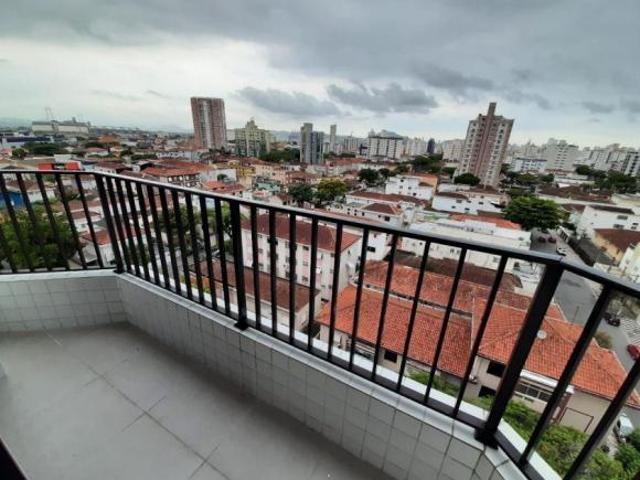 Três dormitórios, suite, dependência e elevador. Armários