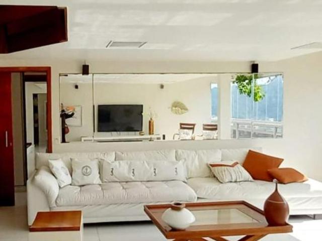 Três dormitórios. Suites. Lazer. 200 m da praia. Fica tudo